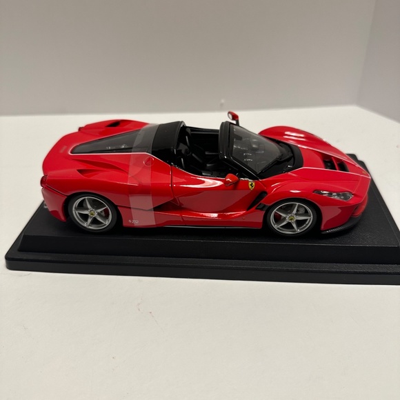 bburago | Toys | Ferrari Laferrari F7 Aperta Red 24 Diecast Model Car ...